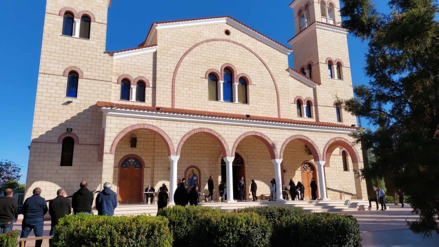 ΣΩΤΗΡΑ: Με δάκρυα στα μάτια αποχαιρέτησαν τον αρχιμανδρίτη Γεώργιο ...